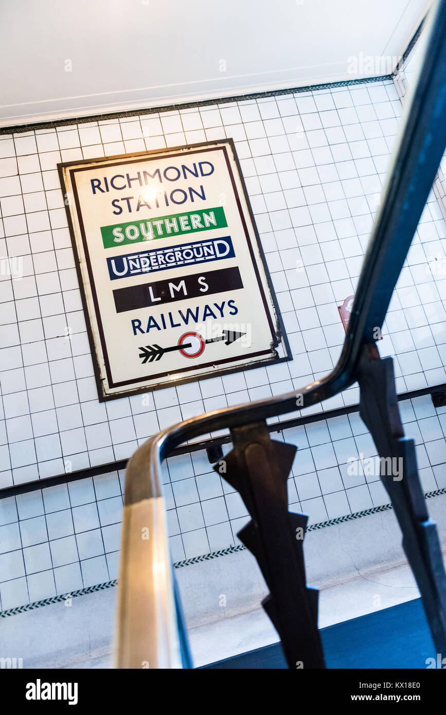 Tfl font hi-res stock photography and images - Alamy