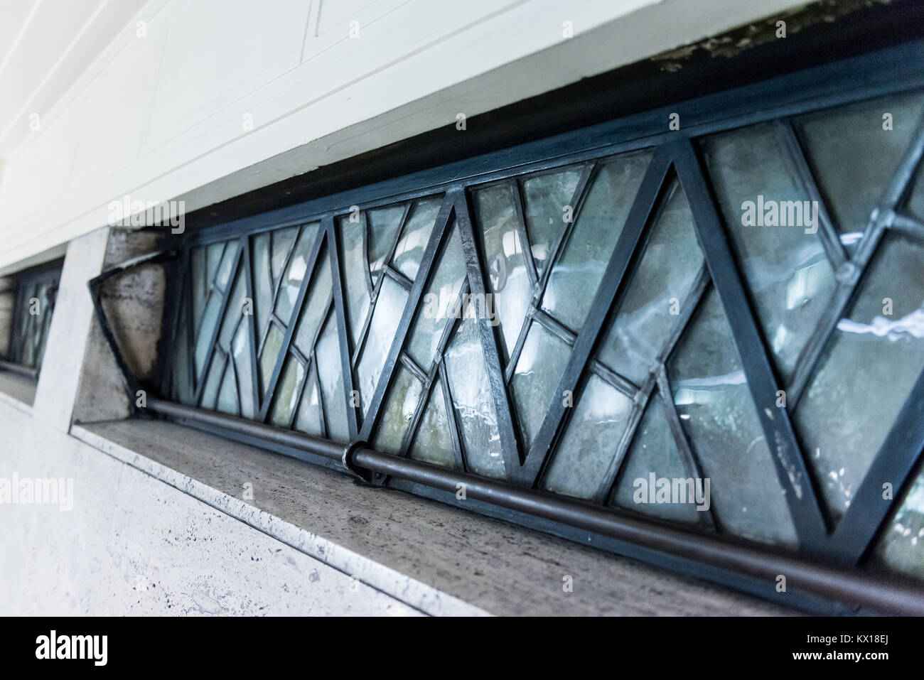 Tfl font hi-res stock photography and images - Alamy