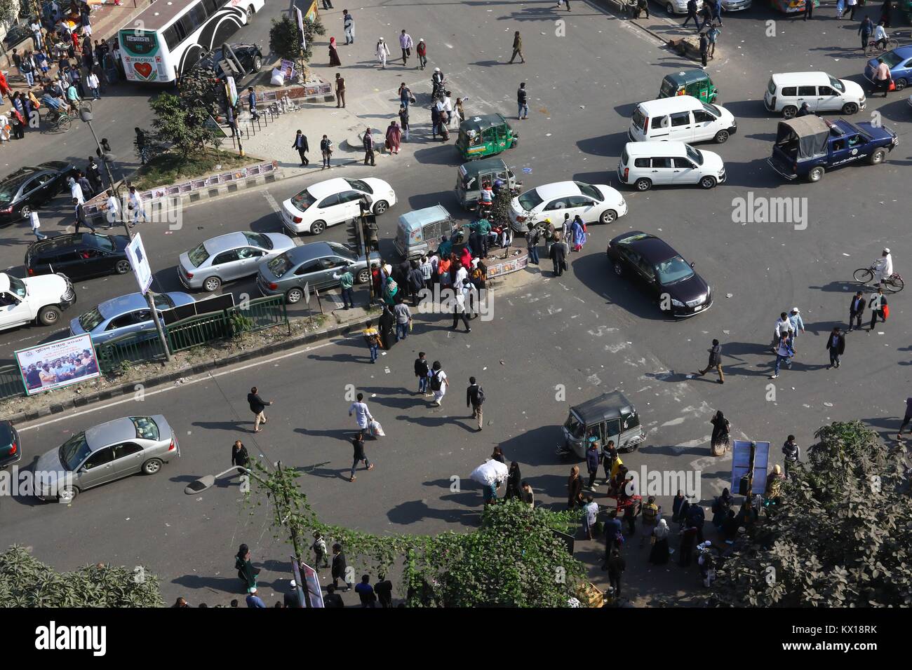 Busy street in dhaka bangladesh hi-res stock photography and images - Alamy