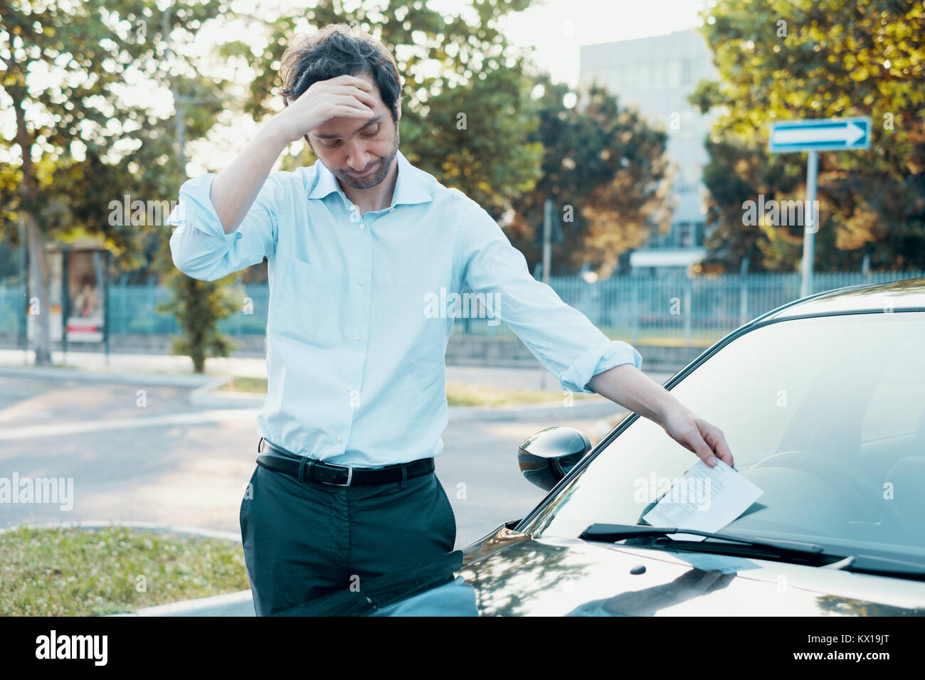 Parking violation notice hi-res stock photography and images - Alamy