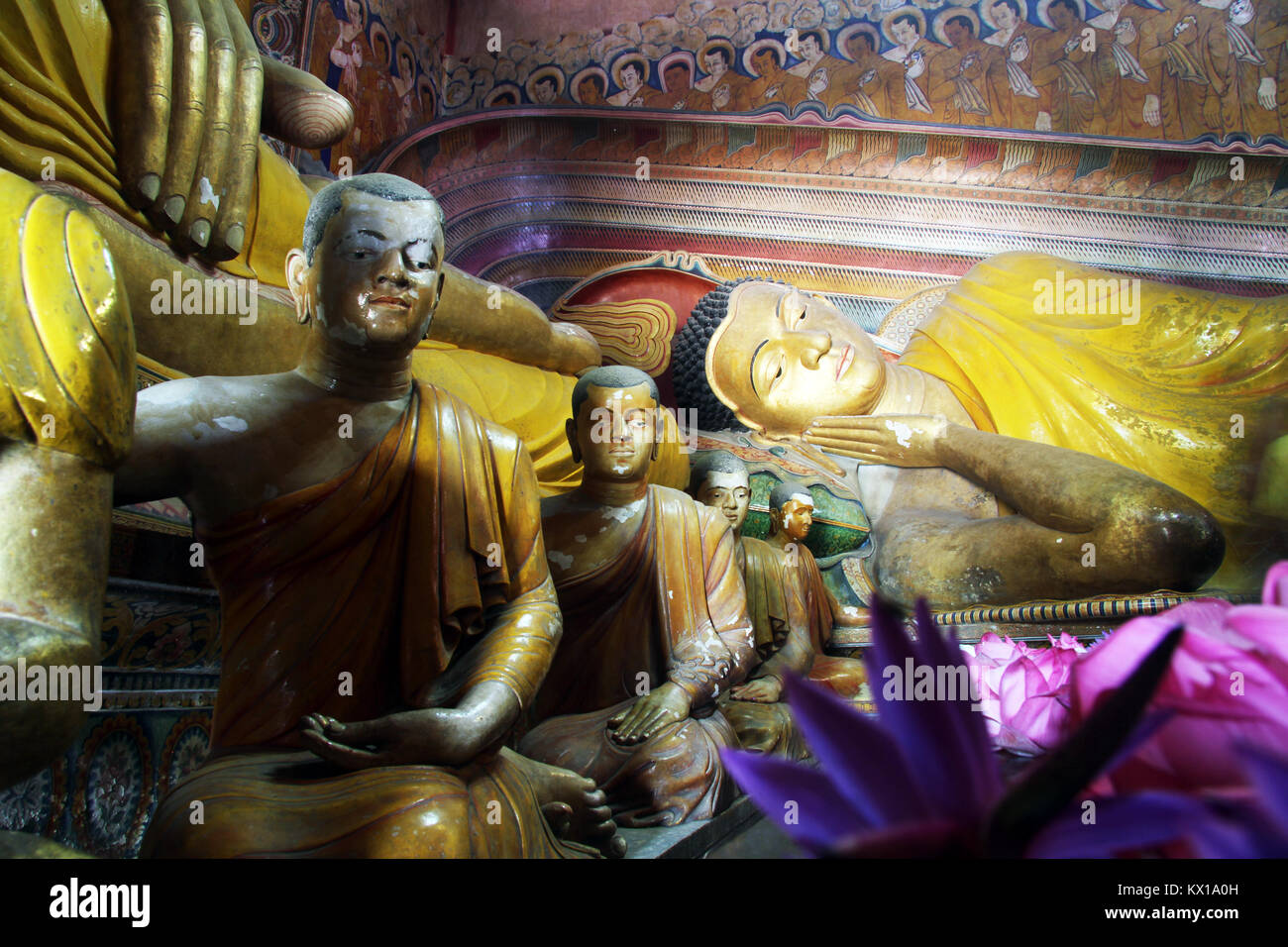 Statues in temple in Wewurukannala Vihara, Sri Lanka Stock Photo - Alamy