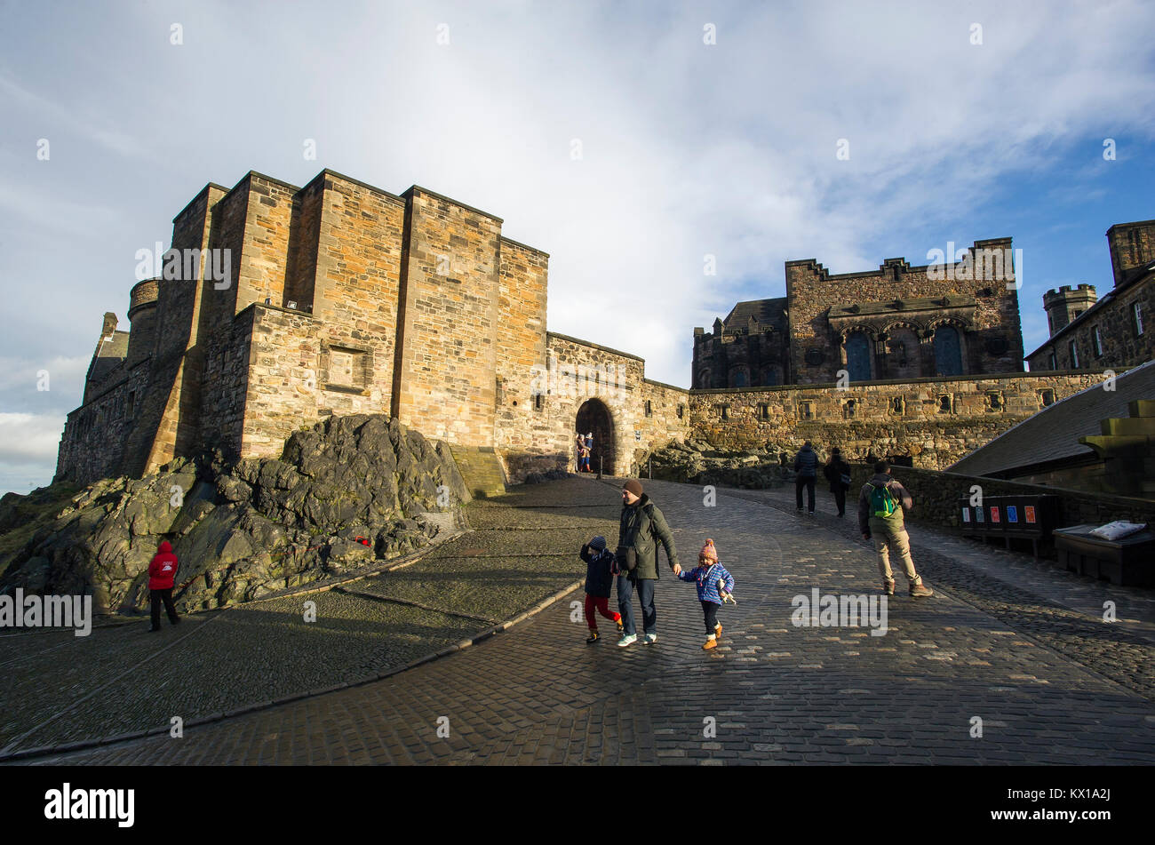 Tourists visiting Edinburgh castle, Edinburgh Scotland Stock Photo - Alamy