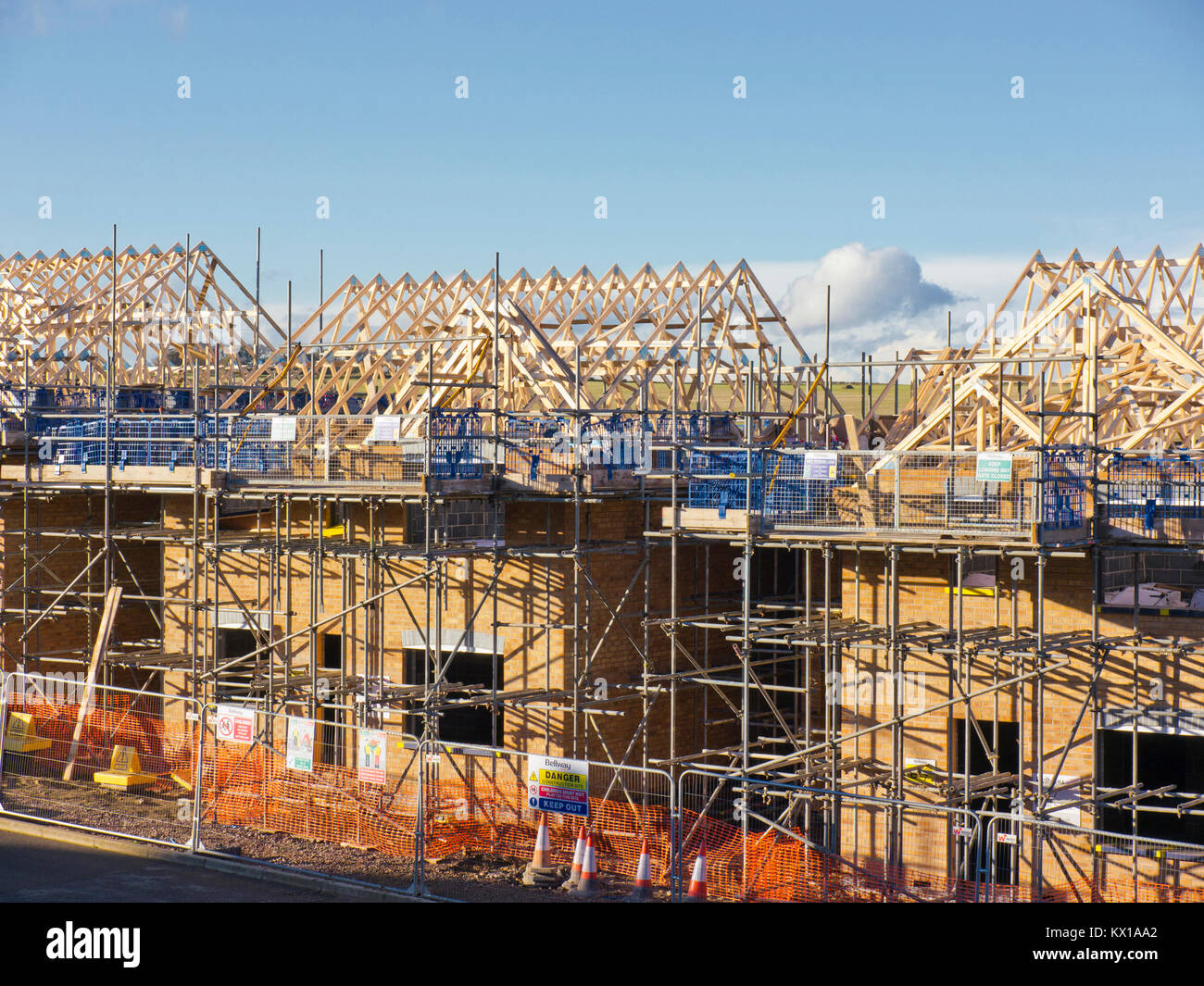 Houses being built scaffolding hi-res stock photography and images - Alamy