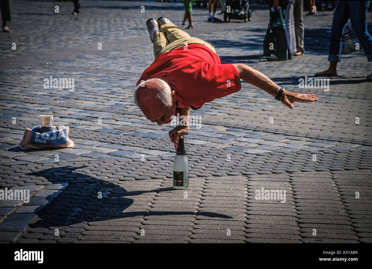 European street buskers. Performers. Performance Stock Photo - Alamy