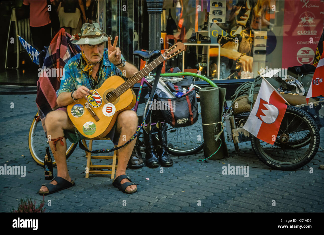 European street buskers. Performers. Performance Stock Photo - Alamy