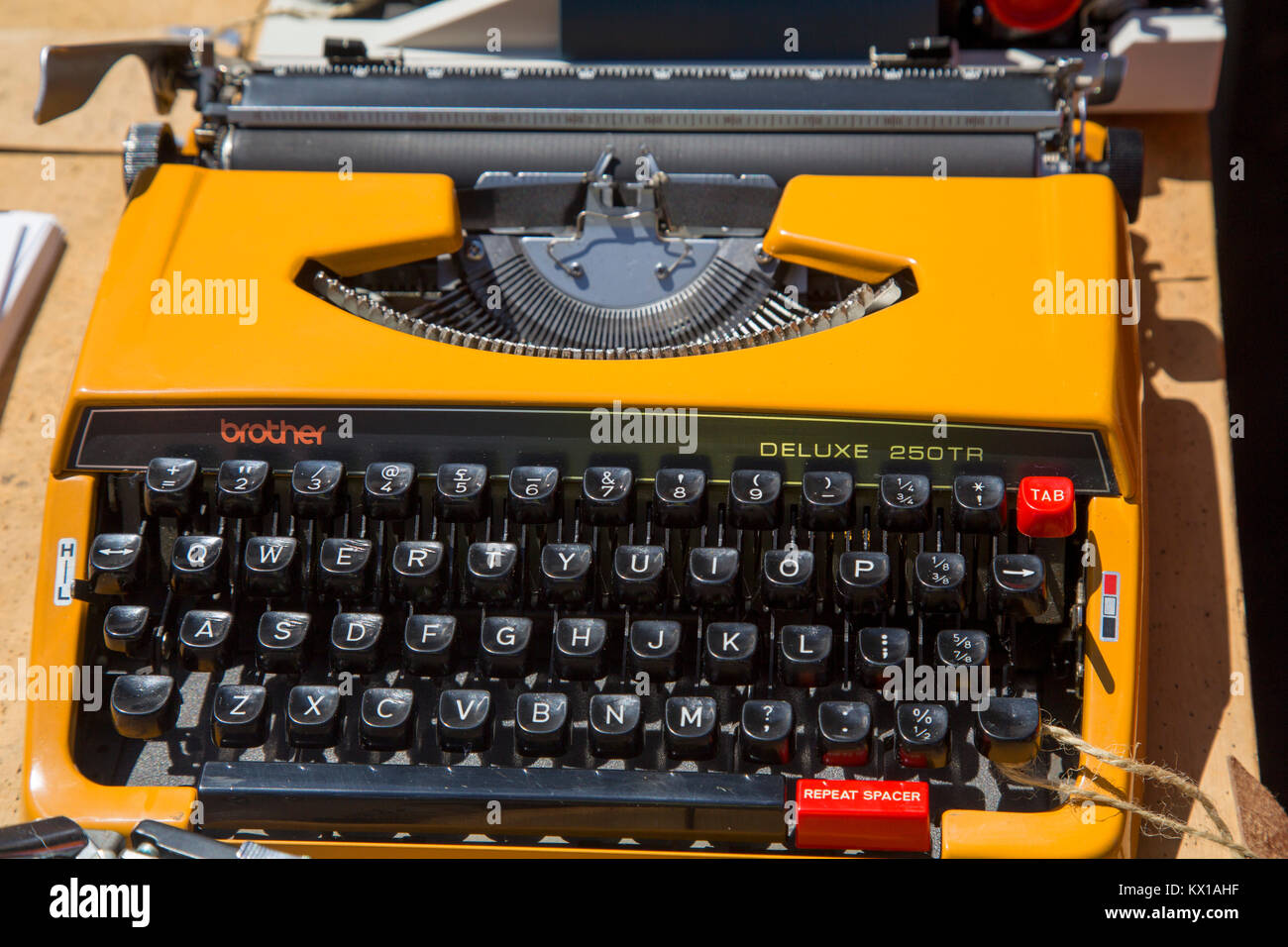 Red typewriter key hi-res stock photography and images - Alamy