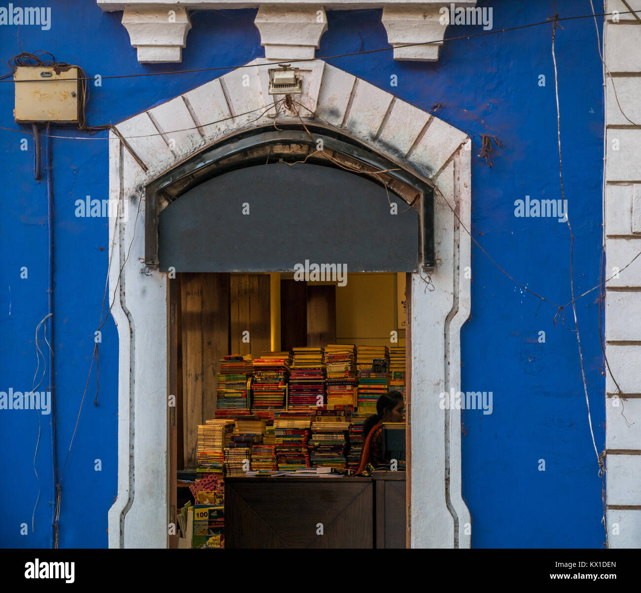 Book shop exterior hi-res stock photography and images - Alamy
