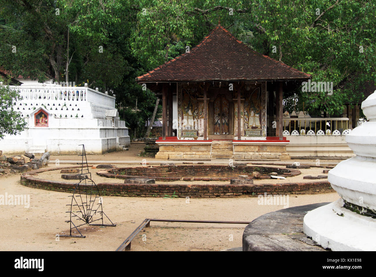 Small hindu temple hi-res stock photography and images - Alamy