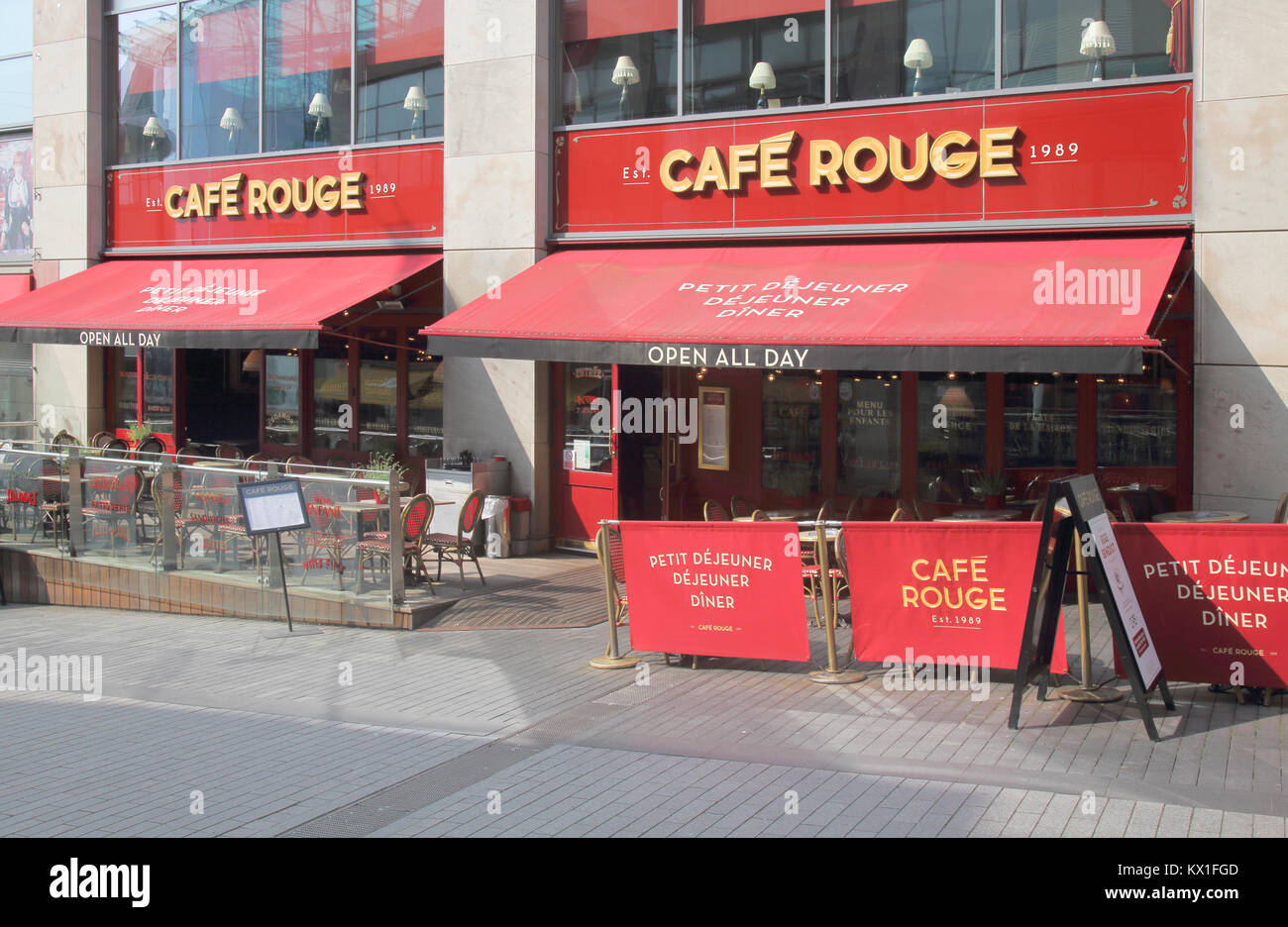 Cafe rouge hi-res stock photography and images - Alamy