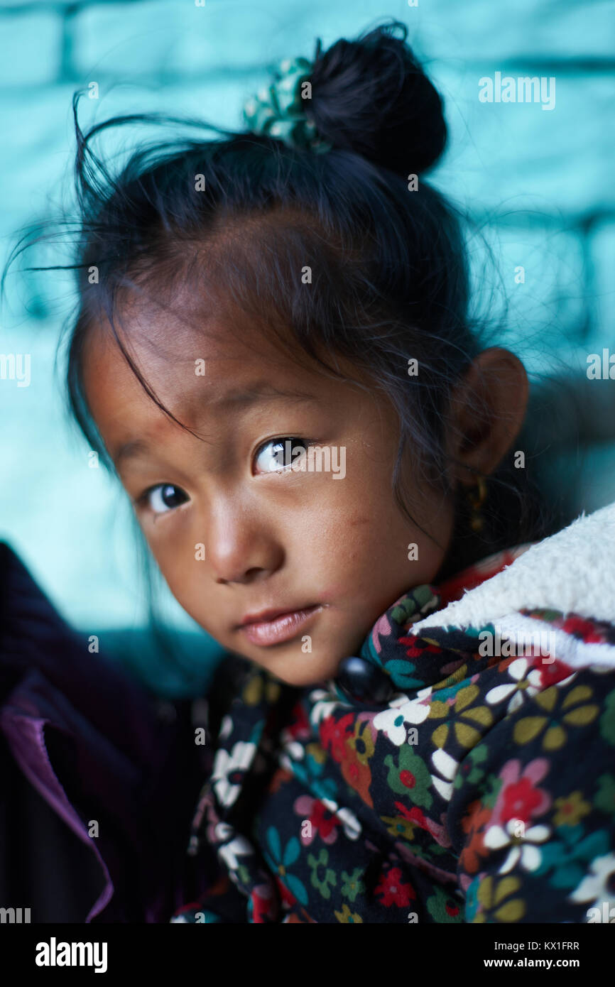 Nepali little girl, Sinuwa, Annapurna massif, Nepal Stock Photo - Alamy