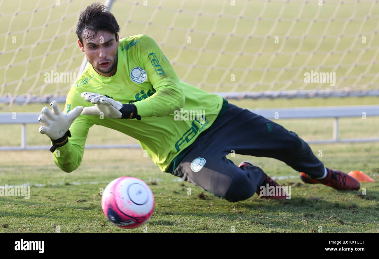 SÃO PAULO, SP - 05.01.2018: TREINO DO PALMEIRAS - Goalkeeper Daniel ...