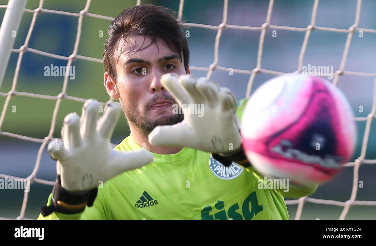 SÃO PAULO, SP - 05.01.2018: TREINO DO PALMEIRAS - Goalkeeper Daniel ...