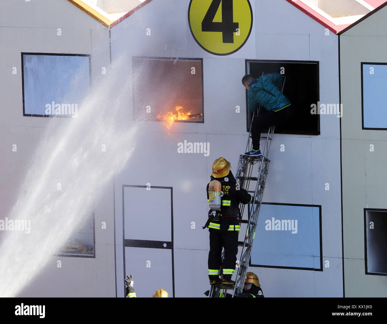 Tokyo, Japan. 6th Jan, 2018. Tokyo Metropolitan Fire Department members ...