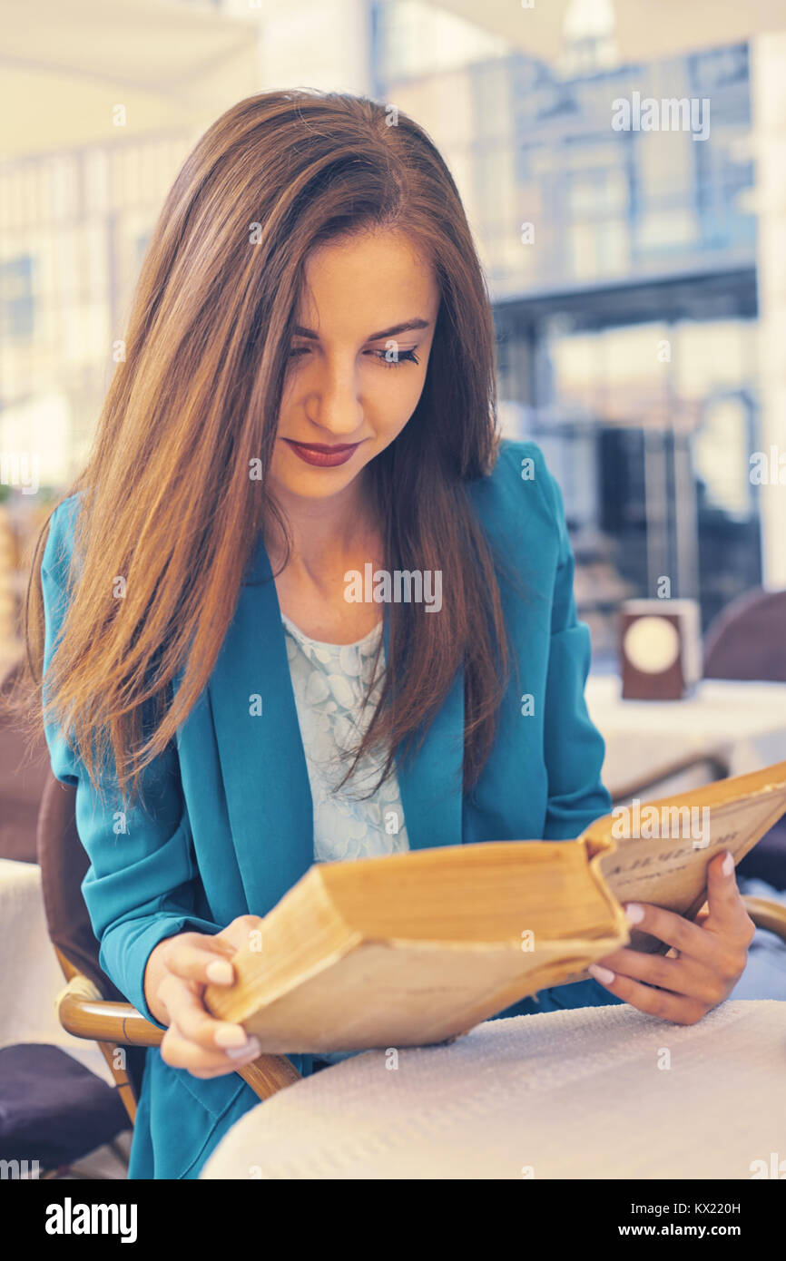 Portrait of a beautiful girl reading book Stock Photo - Alamy