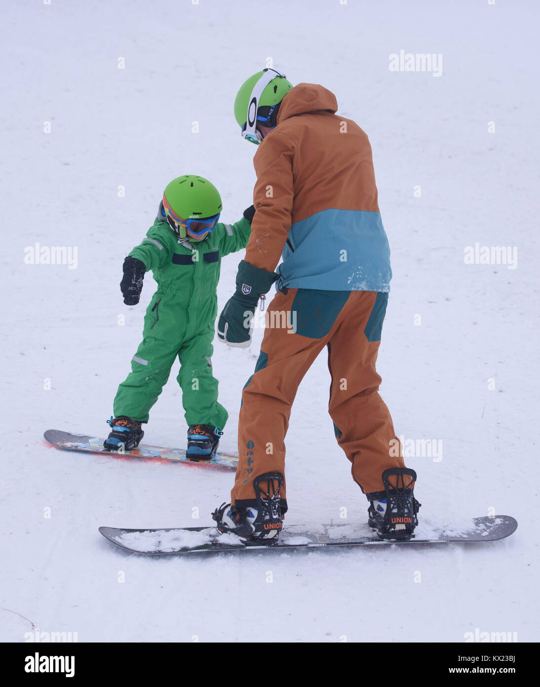 People enjoy snow glenshee ski centre hi-res stock photography and ...