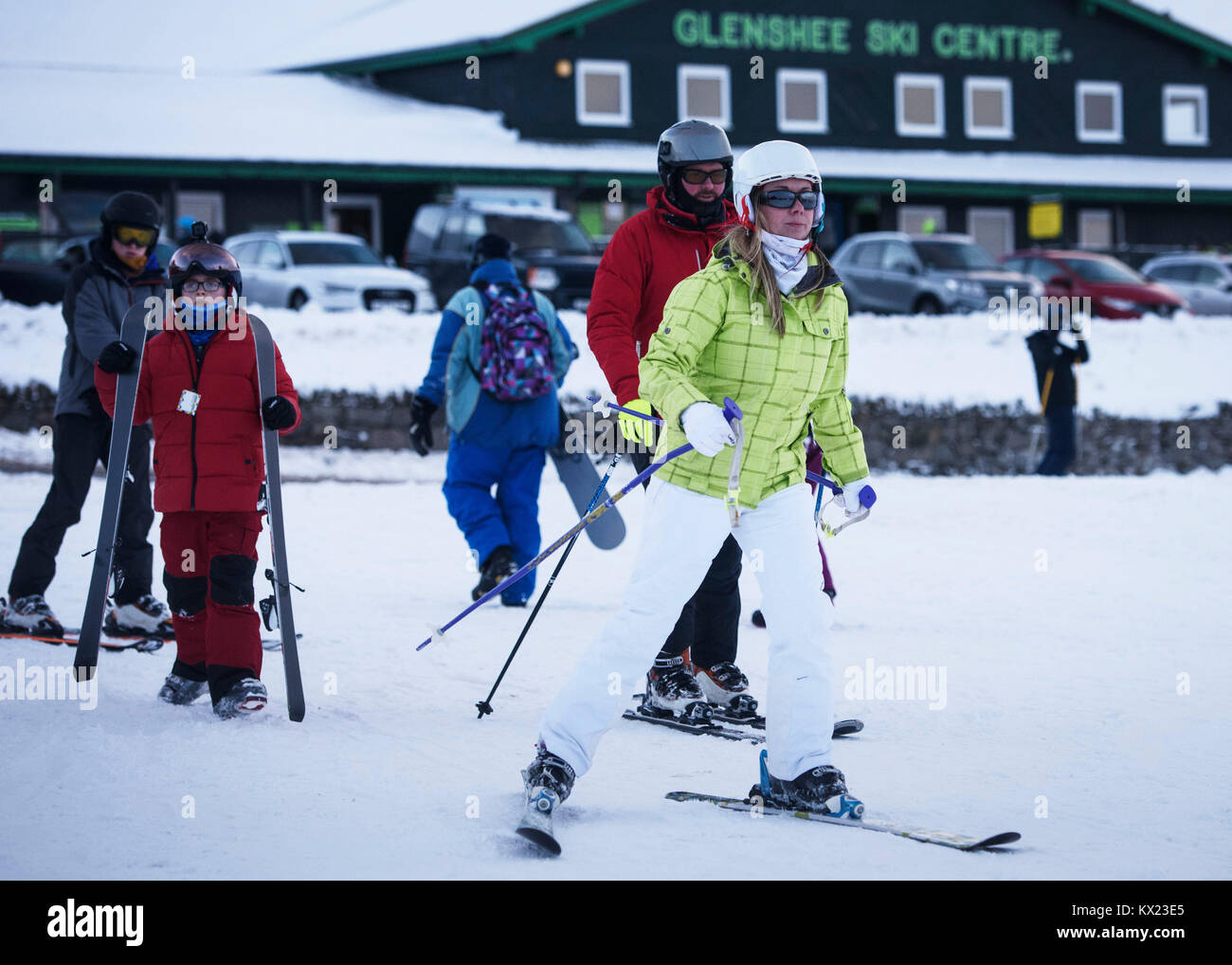 People enjoy the snow at the Glenshee Ski Centre, Scotland Stock Photo ...