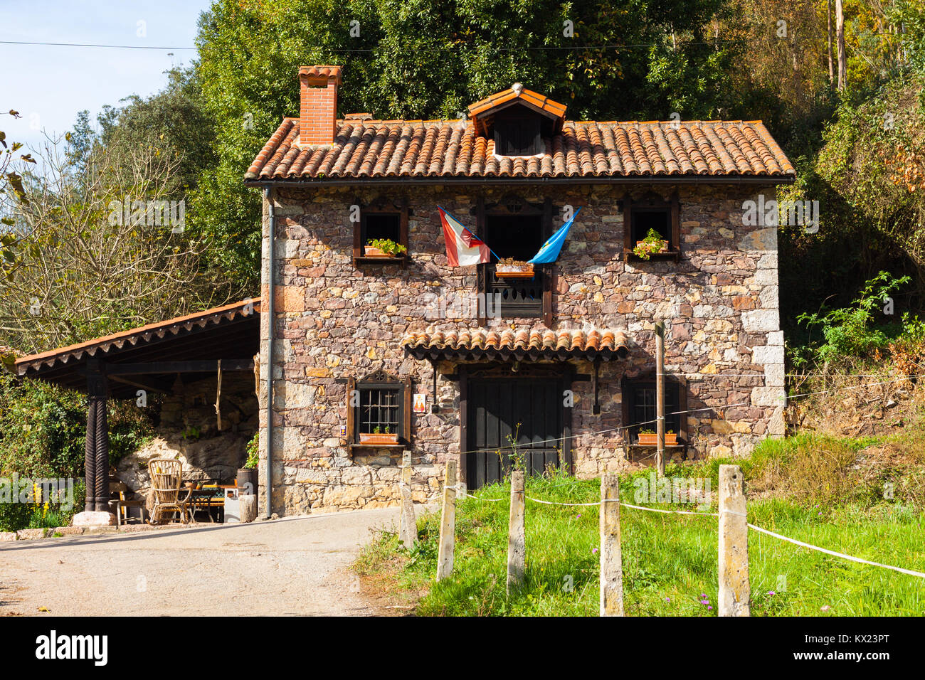 Stone house spain countryside hi-res stock photography and images - Alamy