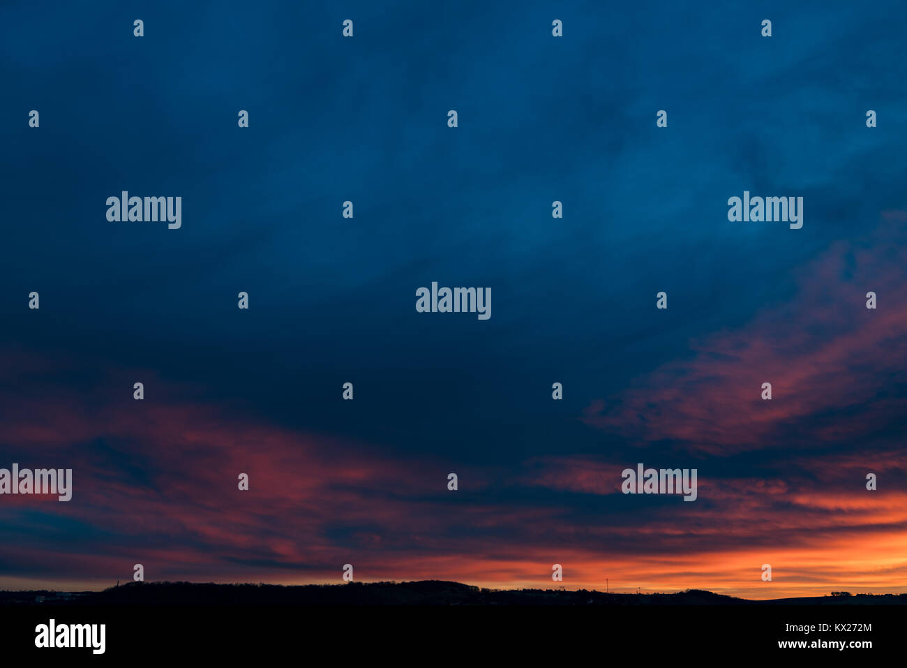 Dramatic night sky hi-res stock photography and images - Alamy
