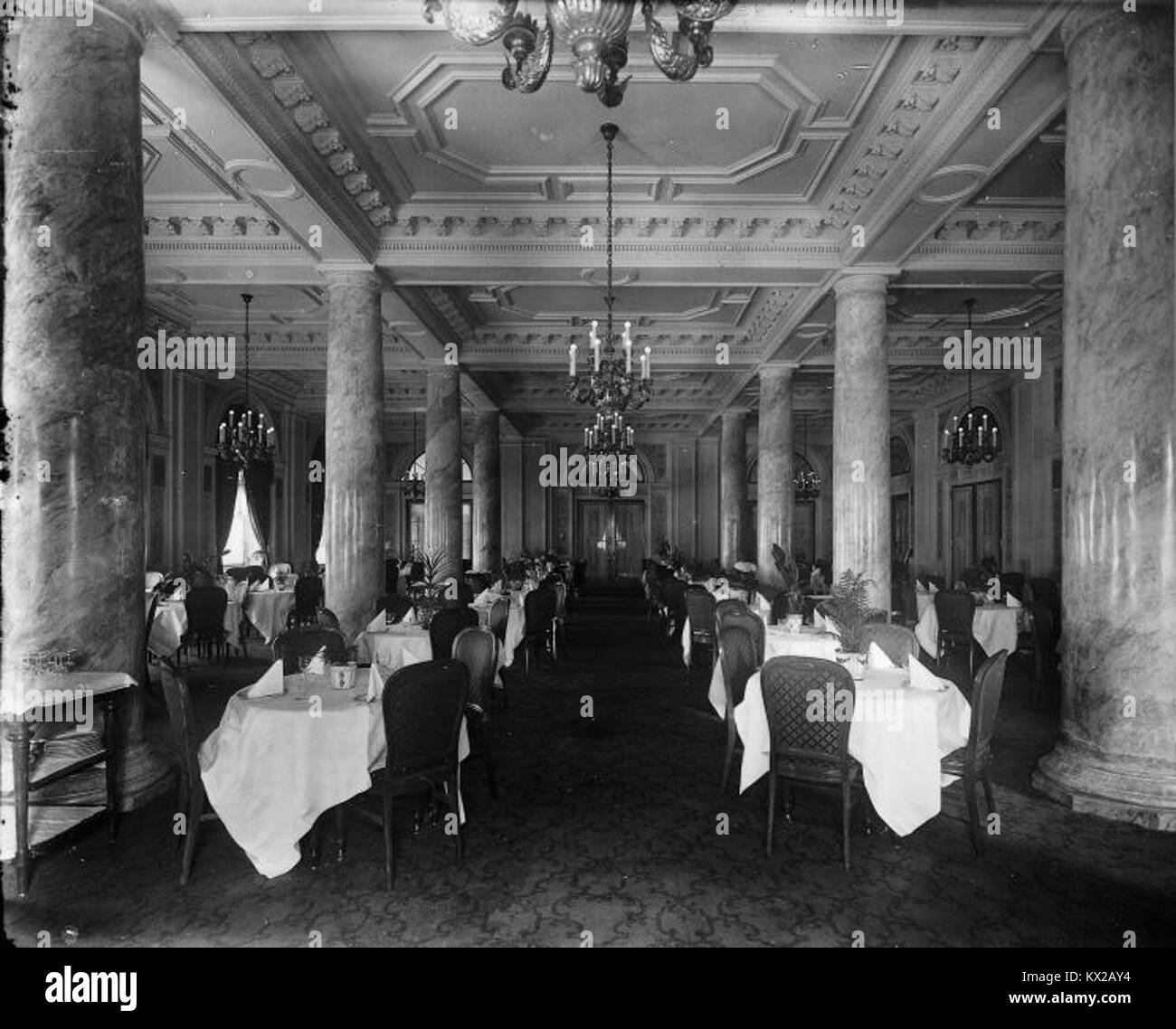 Windsor hotel dining room hi-res stock photography and images - Alamy