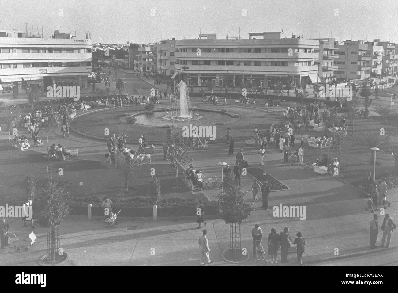 Tel aviv buildings in Black and White Stock Photos & Images - Alamy