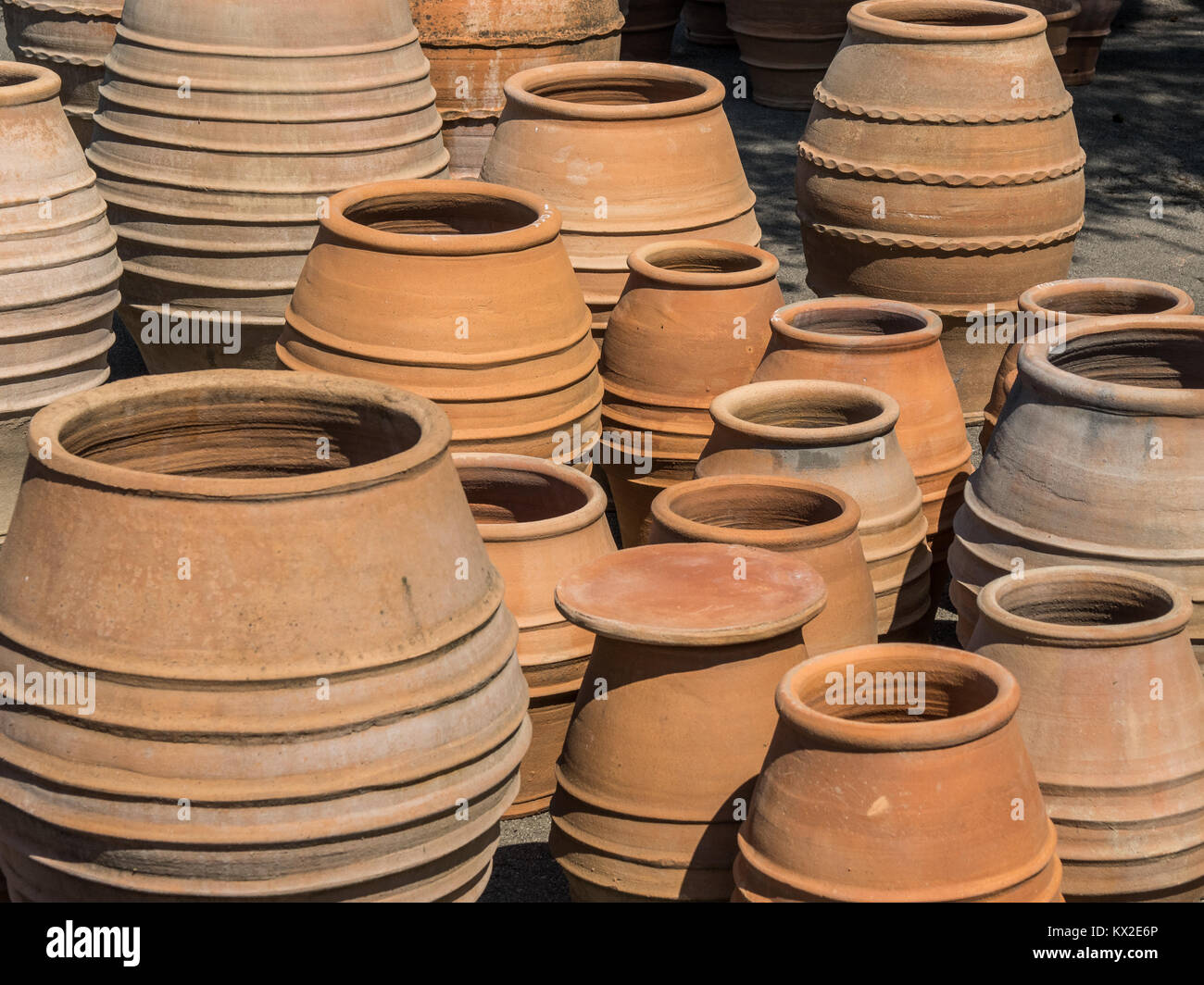 Clay crock hi-res stock photography and images - Alamy