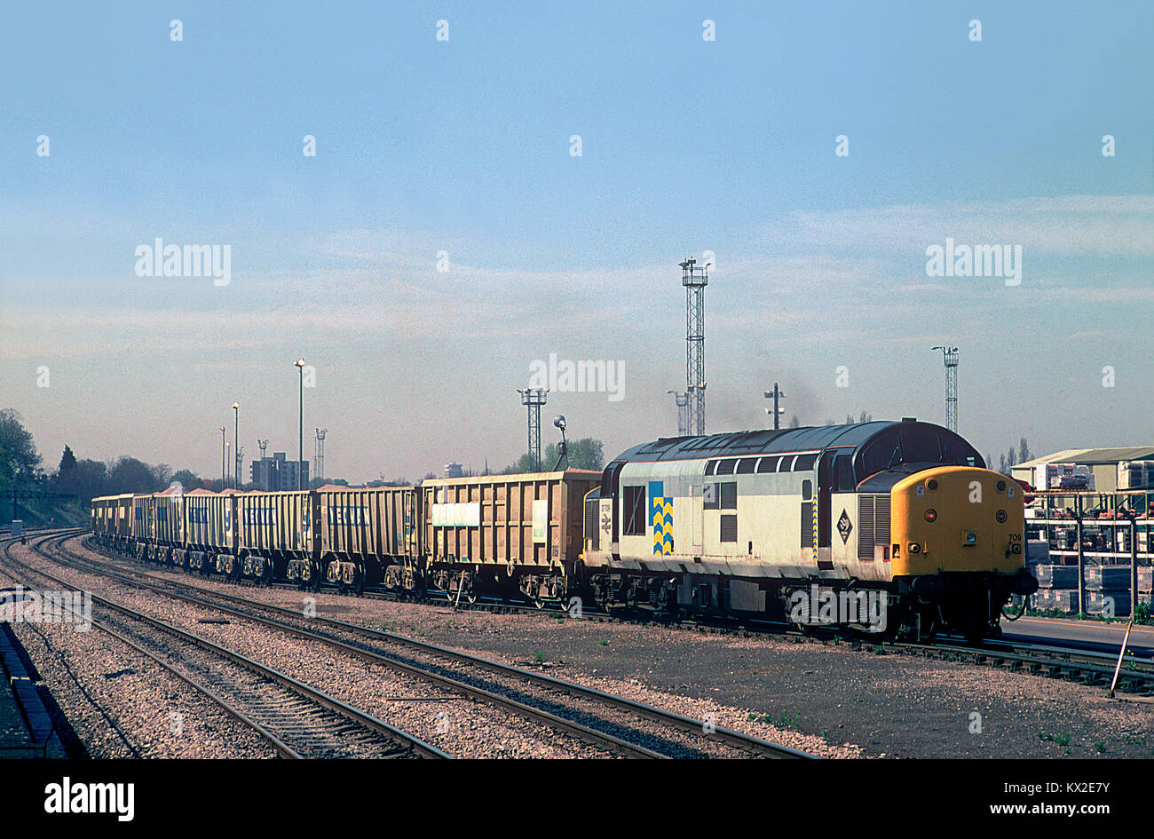 Railfreight Petroleum liveried class 37 diesel locomotive number 37709 ...
