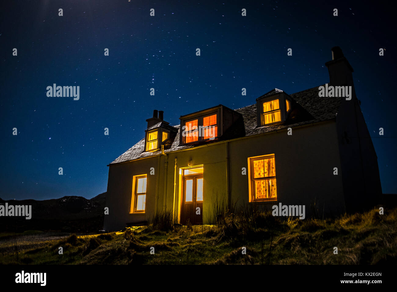 A traditional cottage on the Isle of Skye at night Stock Photo - Alamy