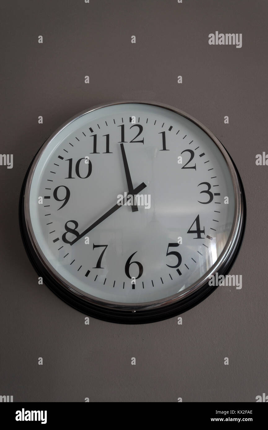 Chrome wall clock hi-res stock photography and images - Alamy