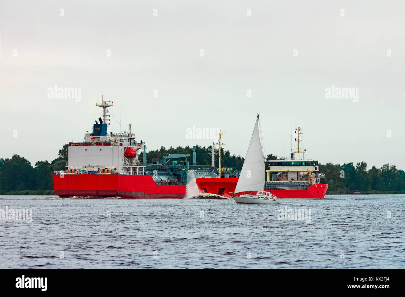 Red cargo bulker ship. Logistics and merchandise transportations Stock ...