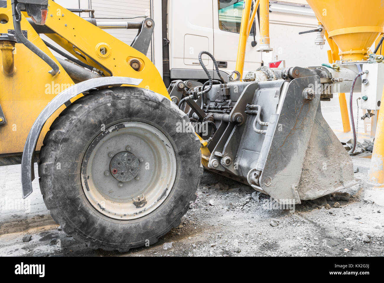 Wheel loader on a construction site Stock Photo - Alamy