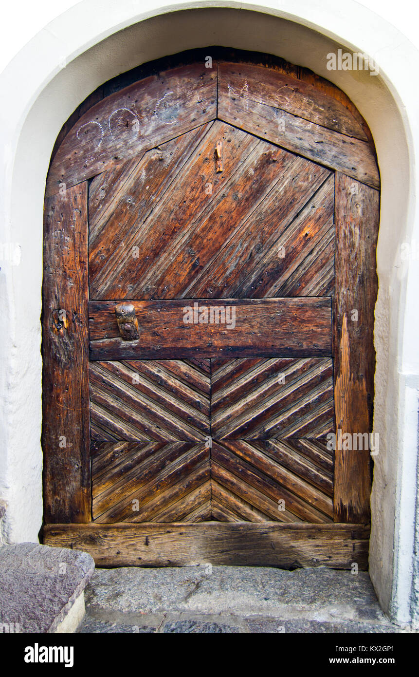 Medieval locking mechanism hi-res stock photography and images - Alamy