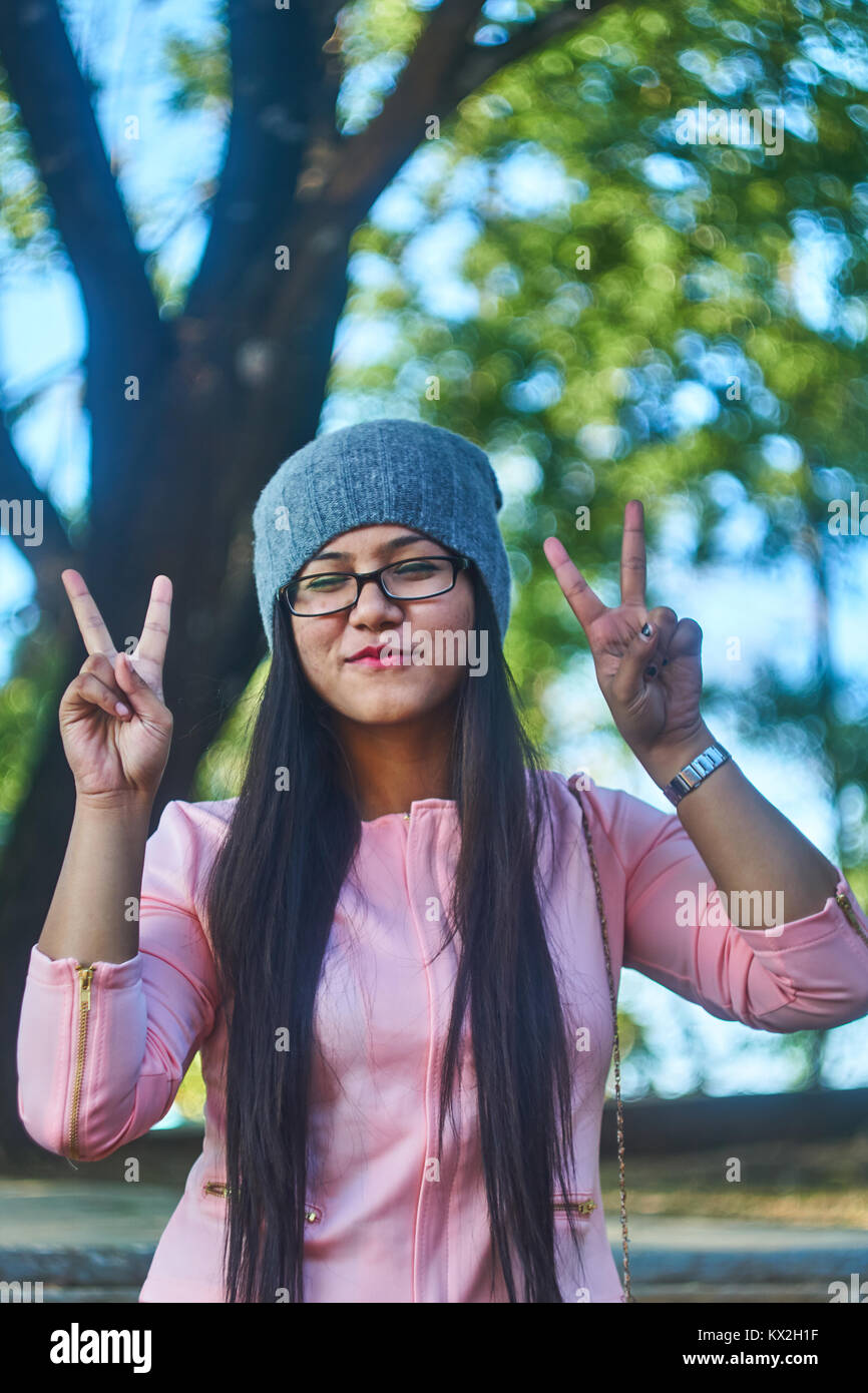 Teenage girl showing peace symbol hi-res stock photography and images ...