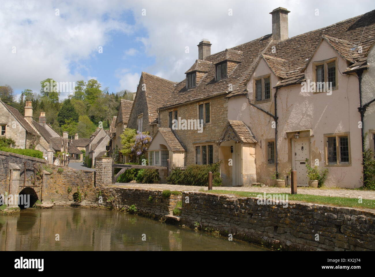 Castle combe bridge hi-res stock photography and images - Alamy
