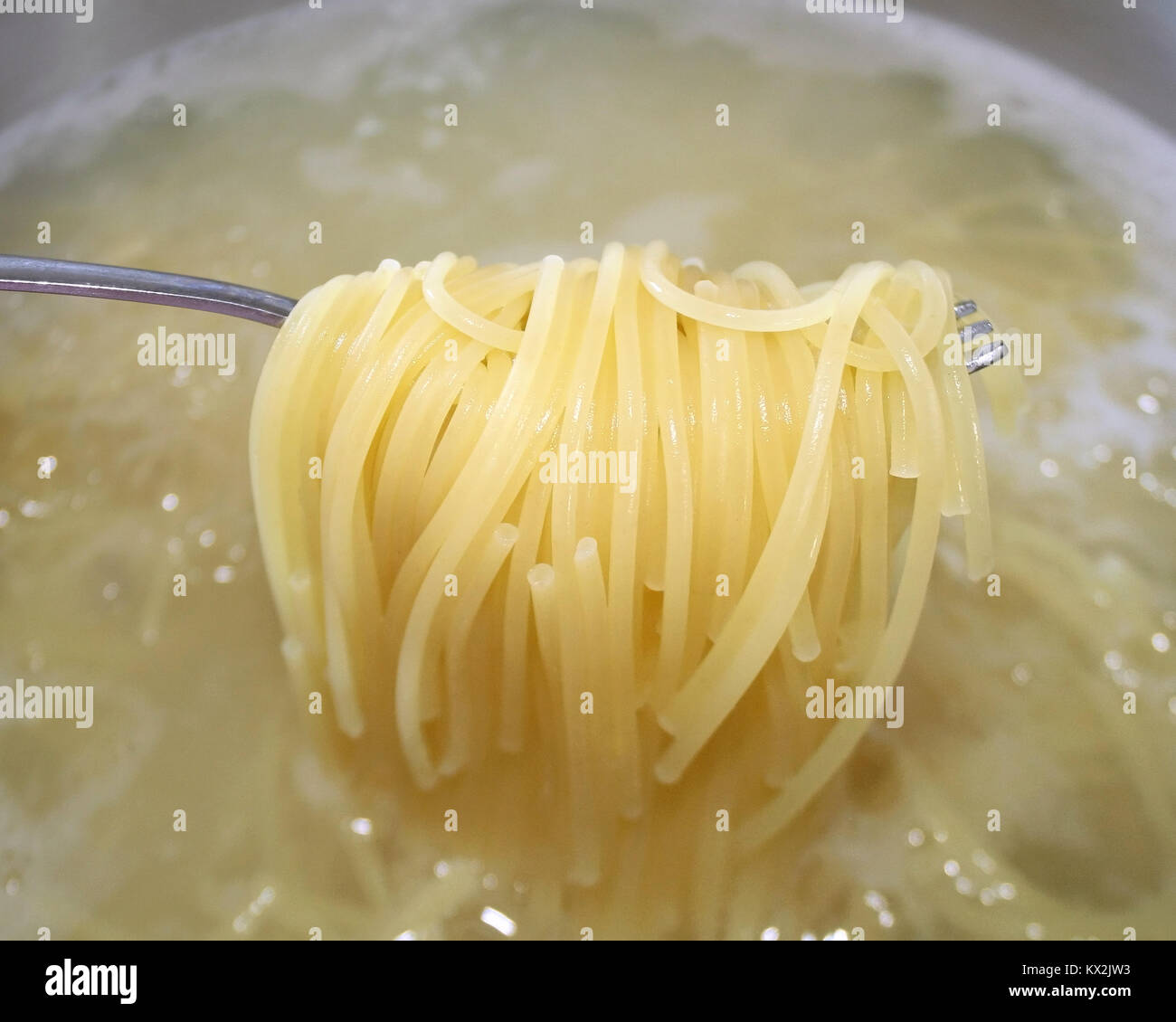 Spaghetti pasta on pot boiling hi-res stock photography and images - Alamy