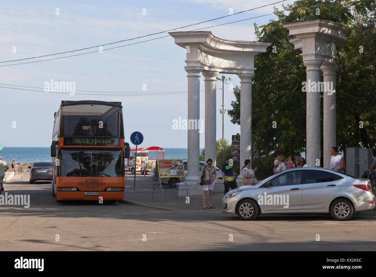 Two story bus hi-res stock photography and images - Alamy