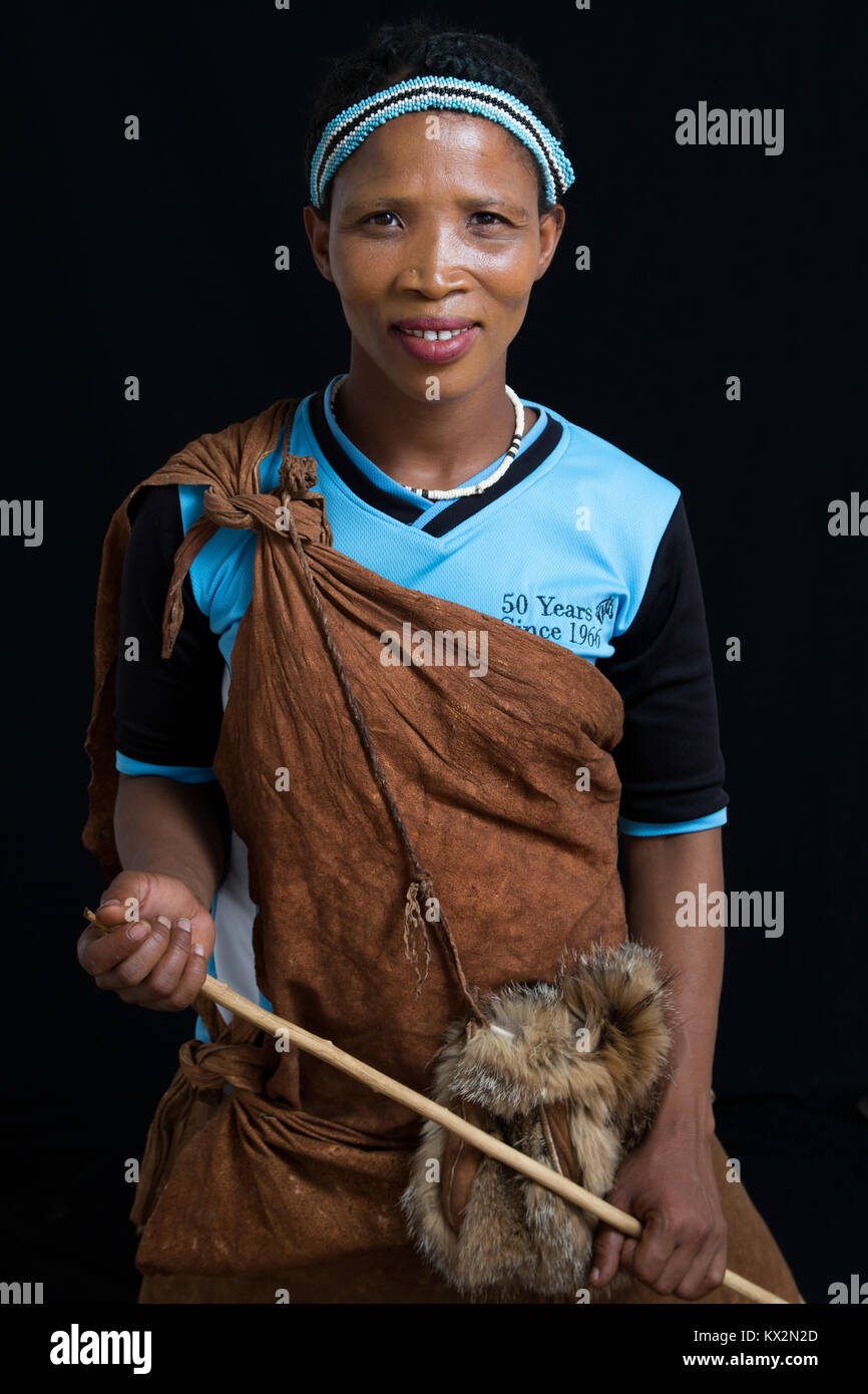 San tribe person in Botswana Stock Photo - Alamy