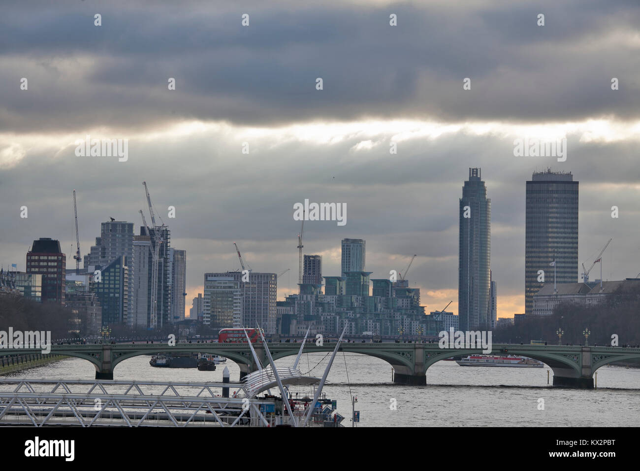 Thames overlooking business hi-res stock photography and images - Alamy