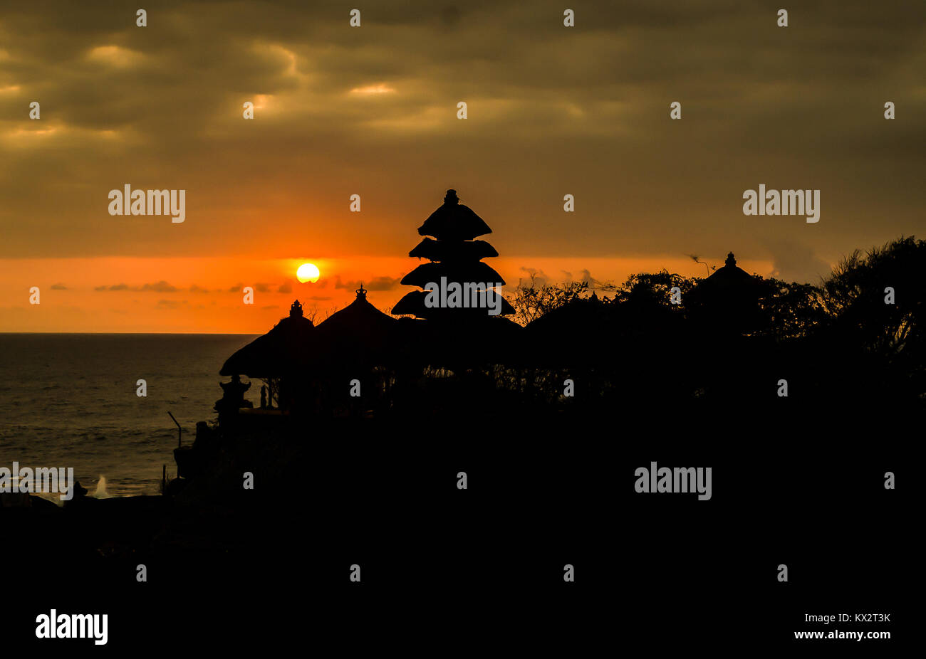 Silhouette of Tanah Lot temple in Tabanan, Bali Stock Photo - Alamy