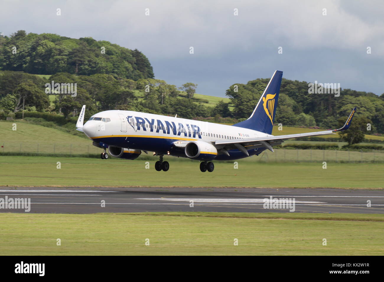 EI-EKR, a Boeing 737-8AS operated by Ryanair, at Prestwick ...