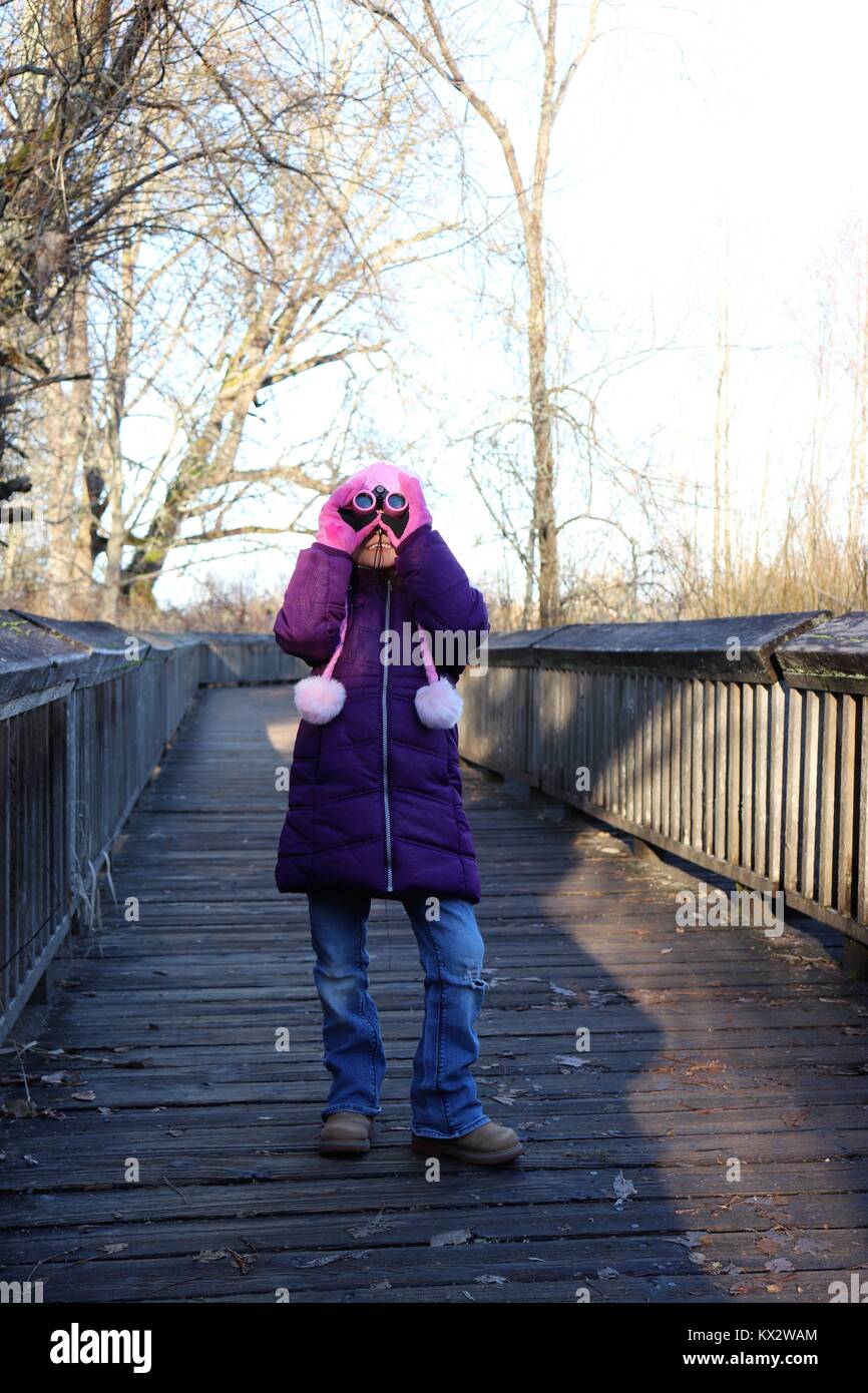 Girl bird hi-res stock photography and images - Alamy