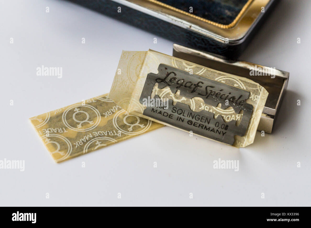Vintage steel razor blades Stock Photo - Alamy