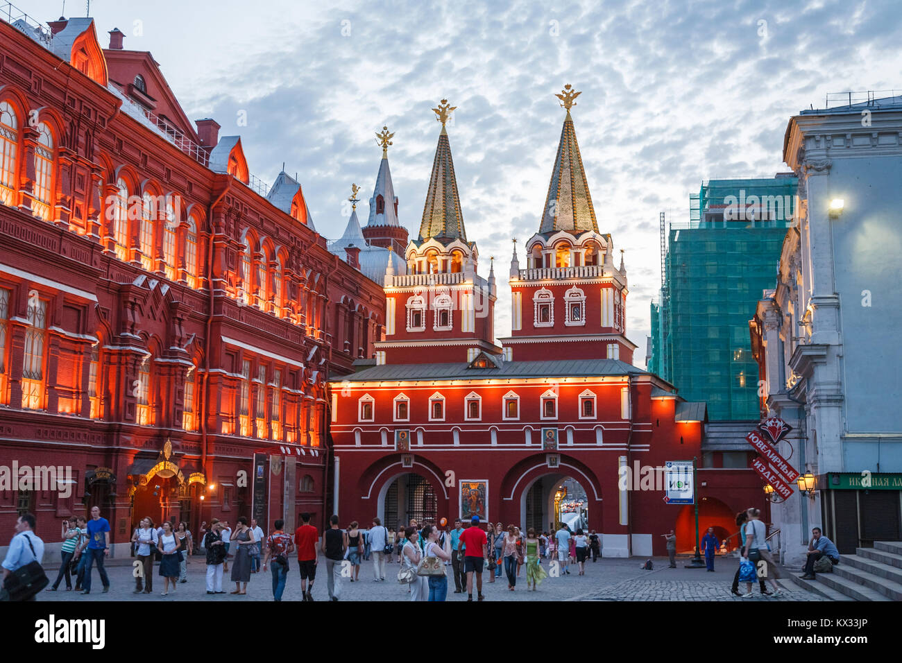 Entrance gate to Red Square by the State Historical Museum illuminated ...