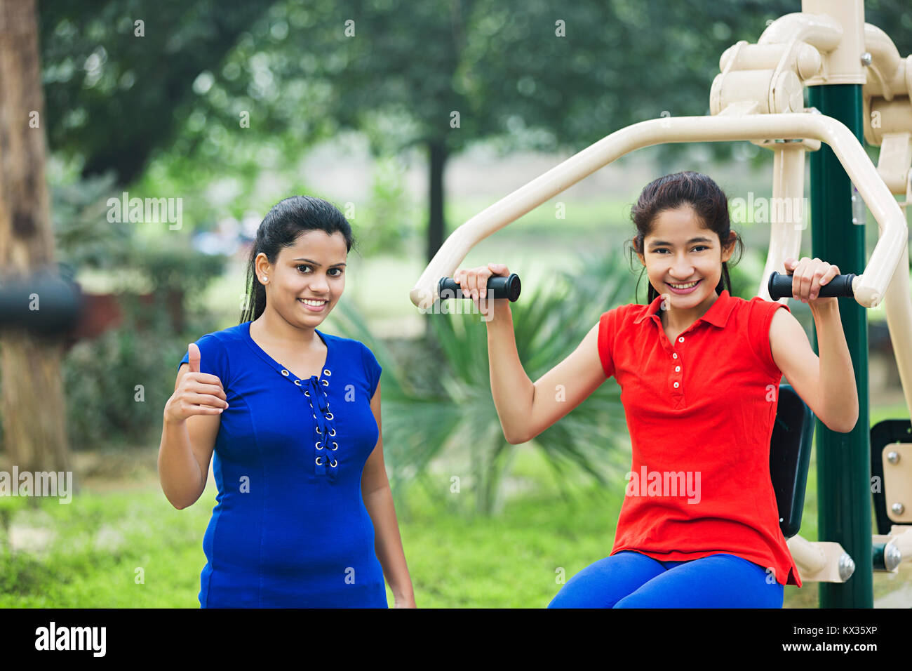 Girls in gym hi-res stock photography and images - Alamy