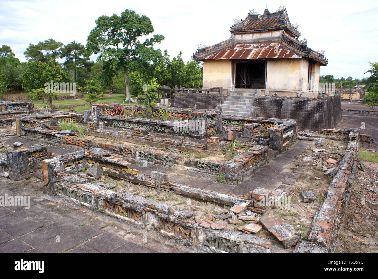Ruins and pavilion in Royal tomb complex near Hue, Vietnam Stock Photo ...