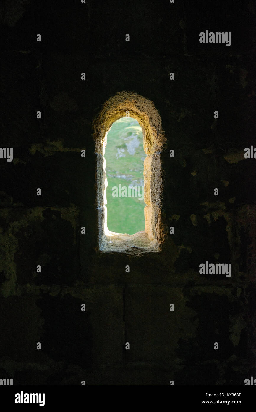 Arch of the window at Peveril Castleton Stock Photo - Alamy