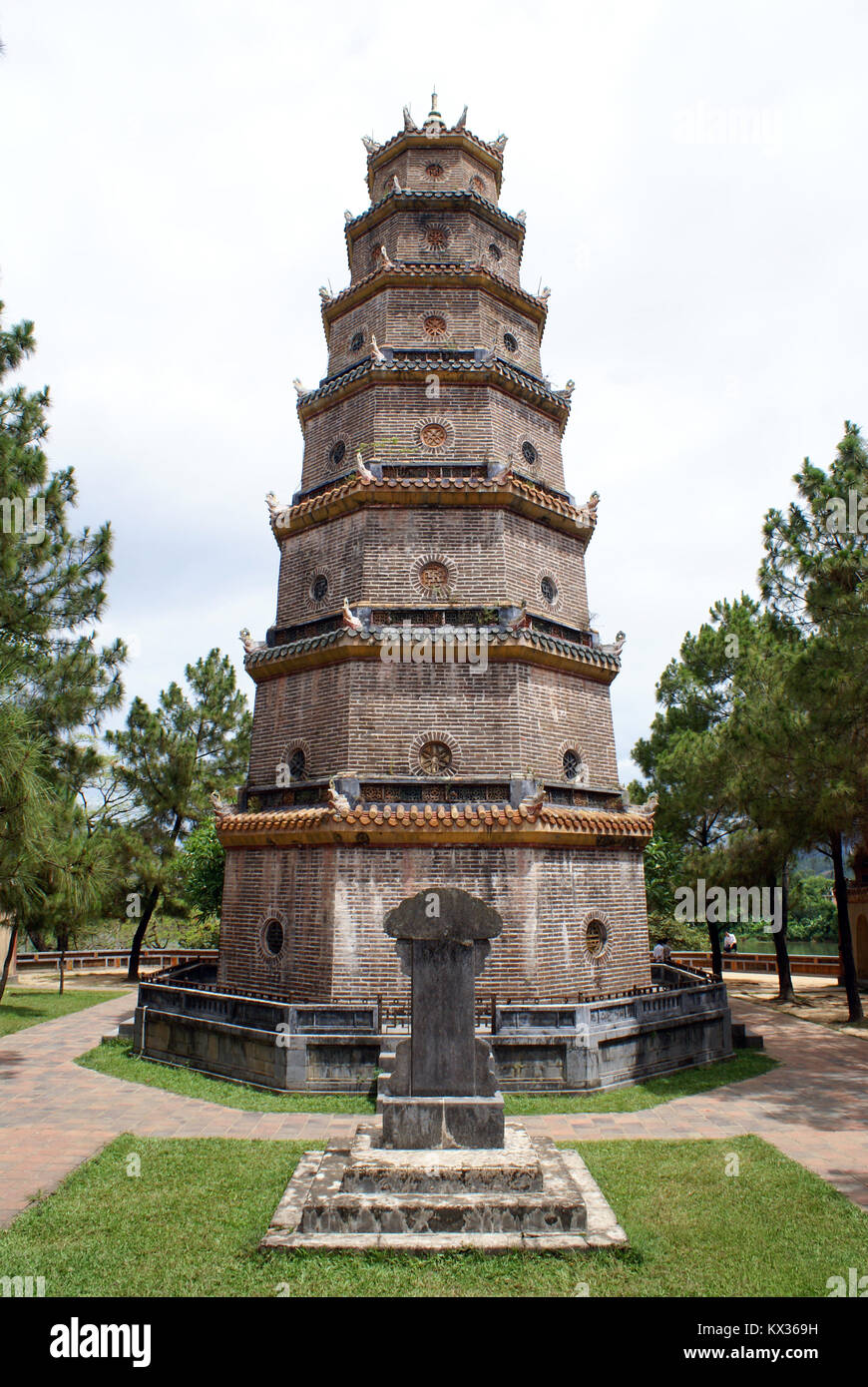 Thien mu pagoda brick hi-res stock photography and images - Alamy