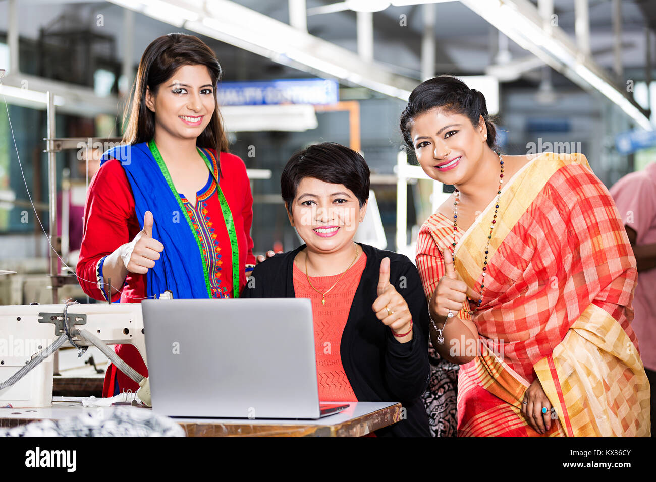 Supervisor factory employees hi-res stock photography and images - Alamy