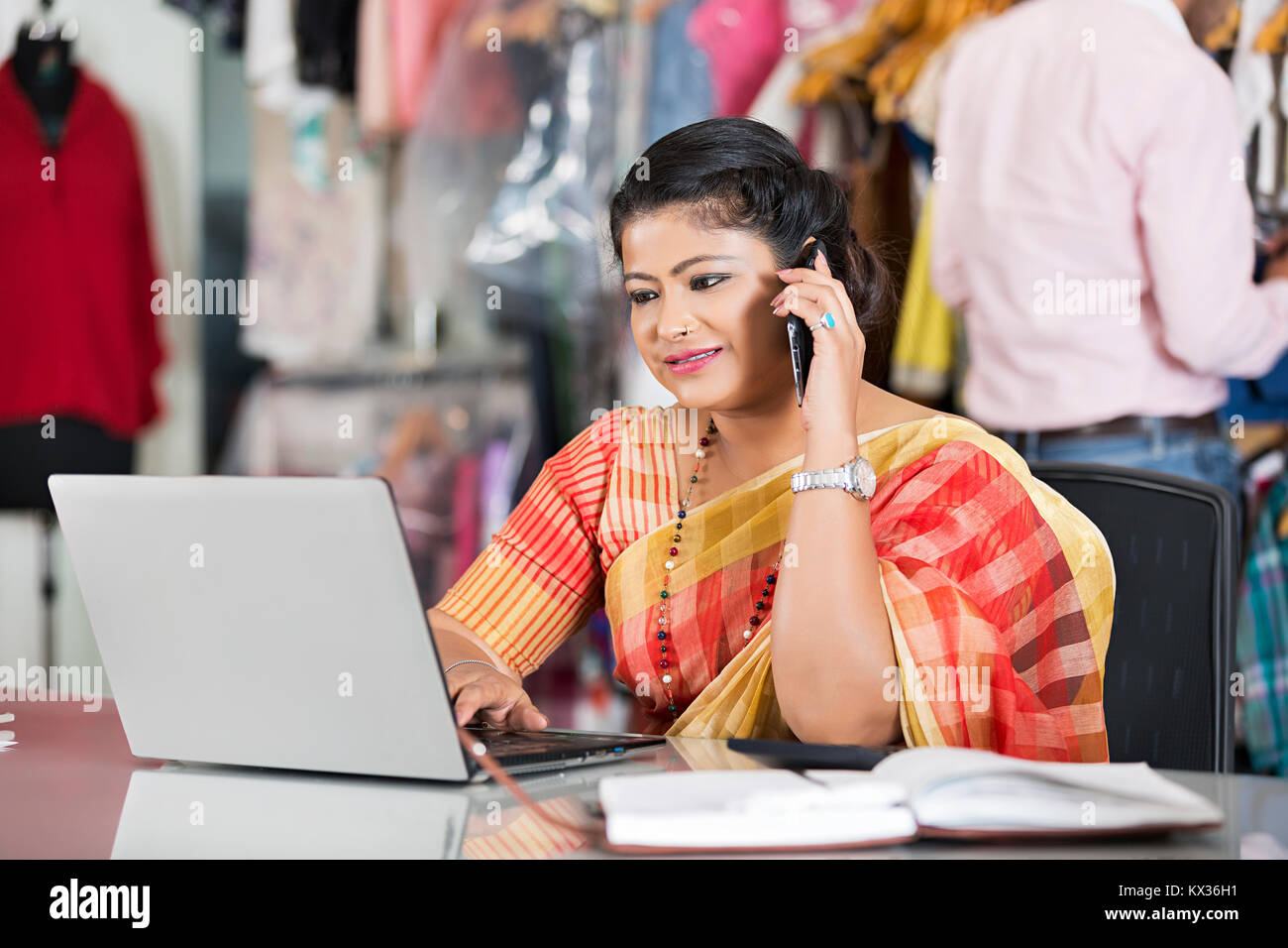 Clothes store laptop hi-res stock photography and images - Alamy