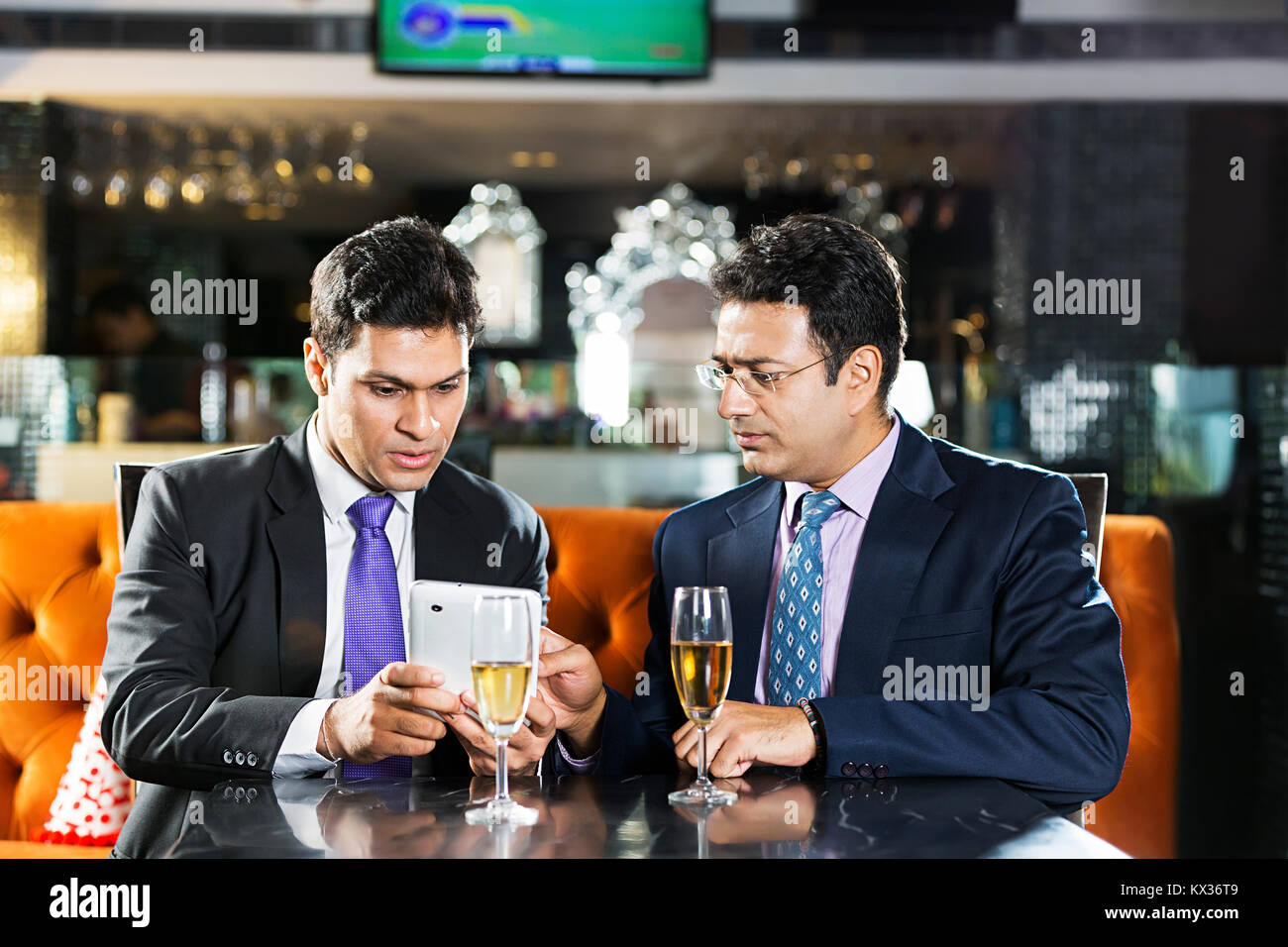 Digital discussion hi-res stock photography and images - Alamy