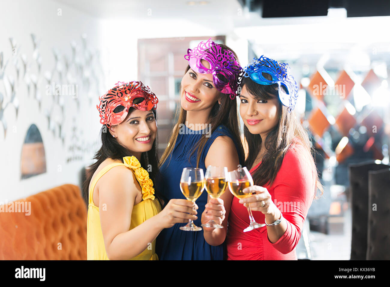 Cheers friends hi-res stock photography and images - Alamy